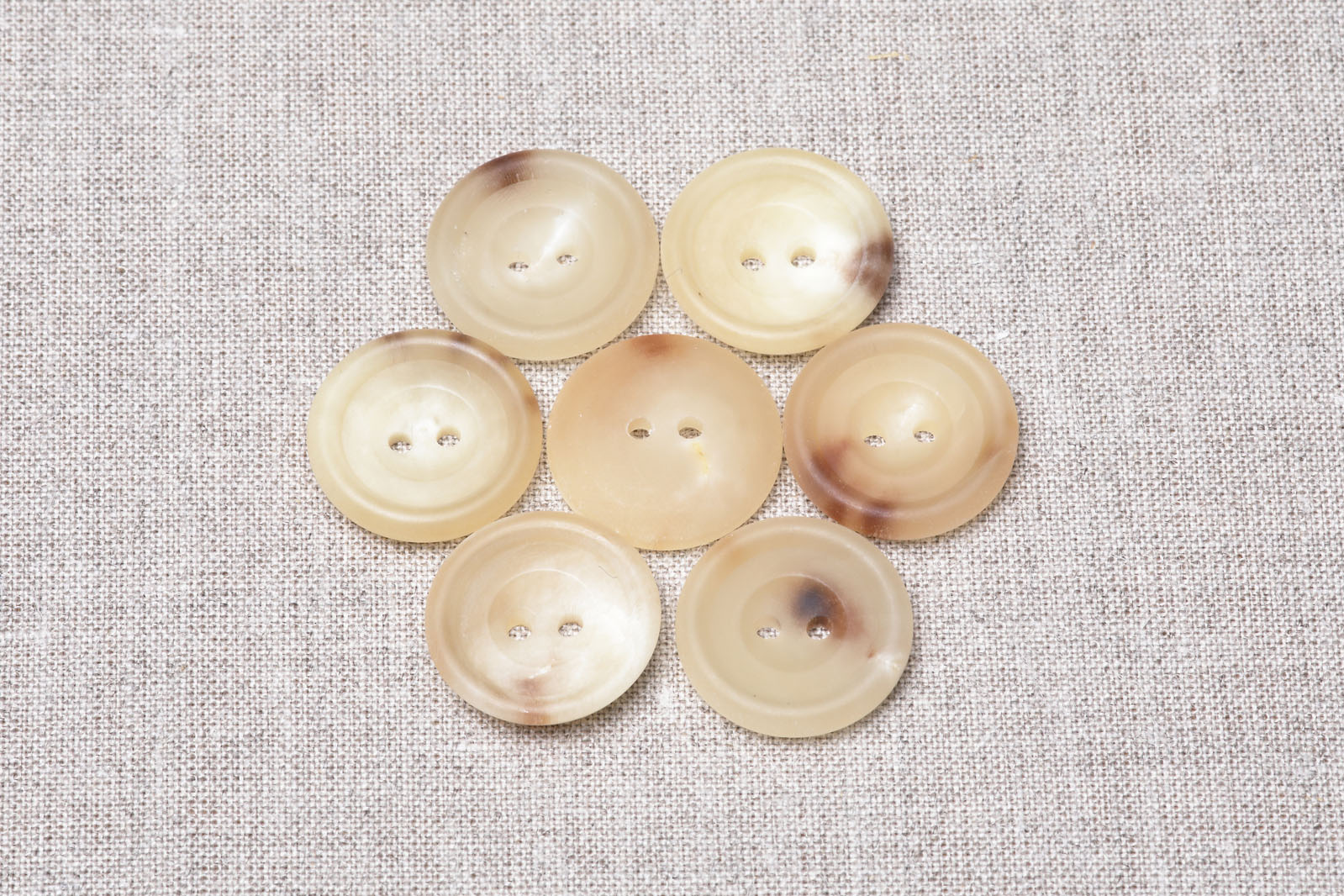 23L Dull Horn Buttons - The Lining Company